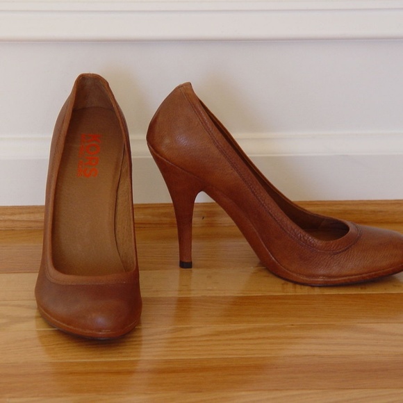 KORS Michael Kors | Shoes | Kors Michael Kors Torquay Cameron Pump 40 ...